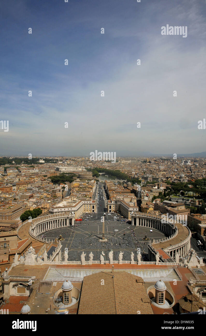Overview of saint peters square hi-res stock photography and images - Alamy