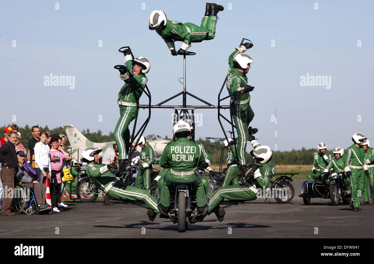 Motorcycle Acrobatics High Resolution Stock Photography and Images - Alamy