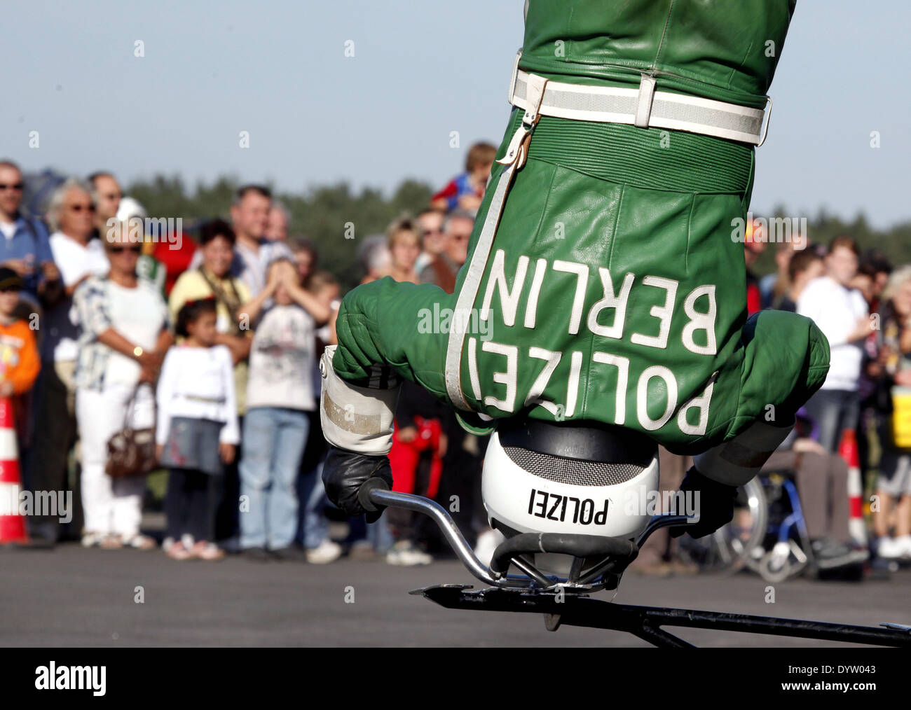 Motorcycle acrobatics hi-res stock photography and images - Alamy