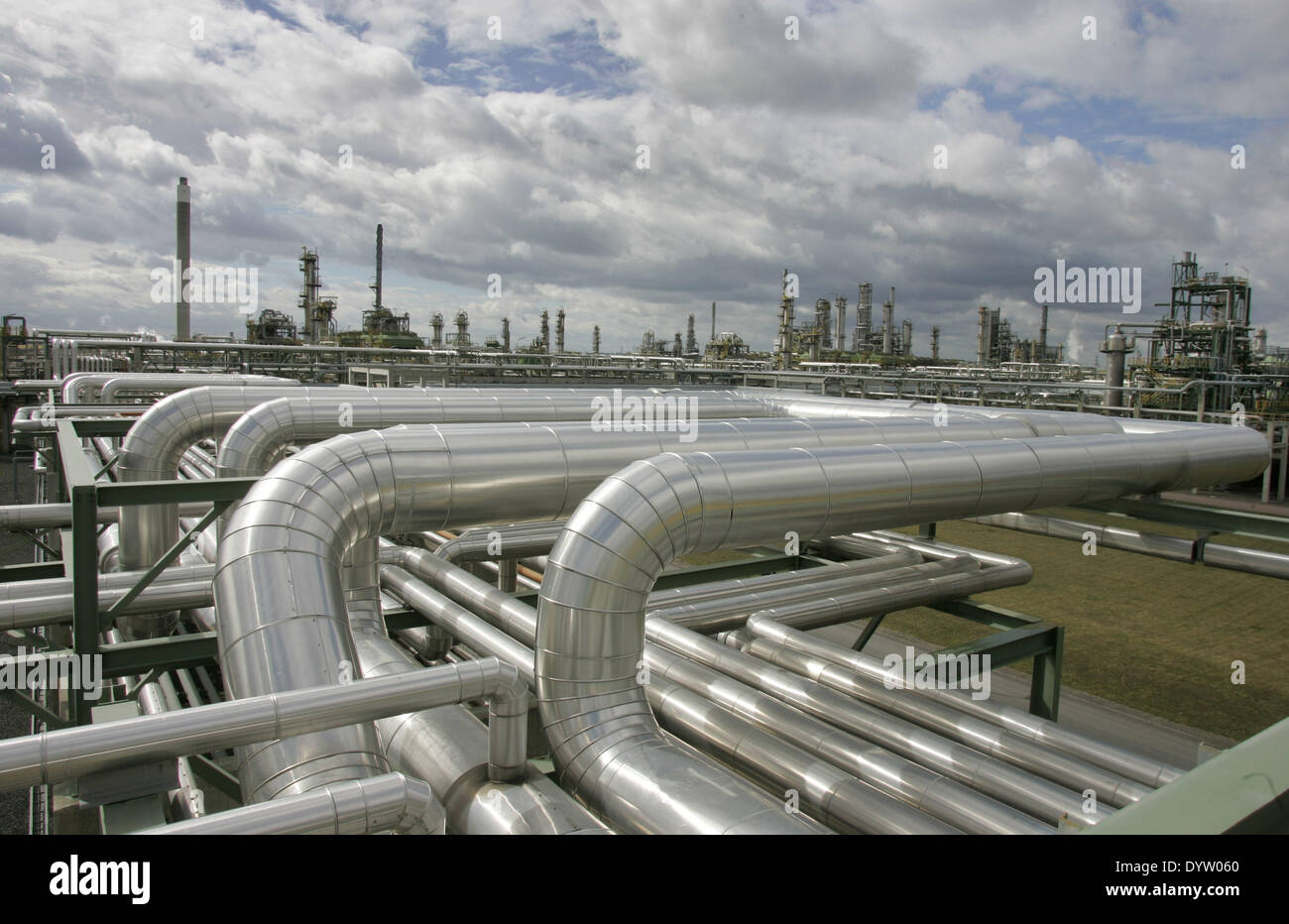 Total oil refinery hi-res stock photography and images - Alamy