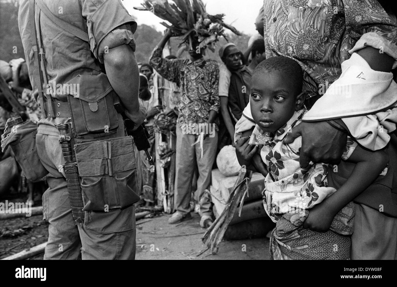 Refugee child hi-res stock photography and images - Alamy
