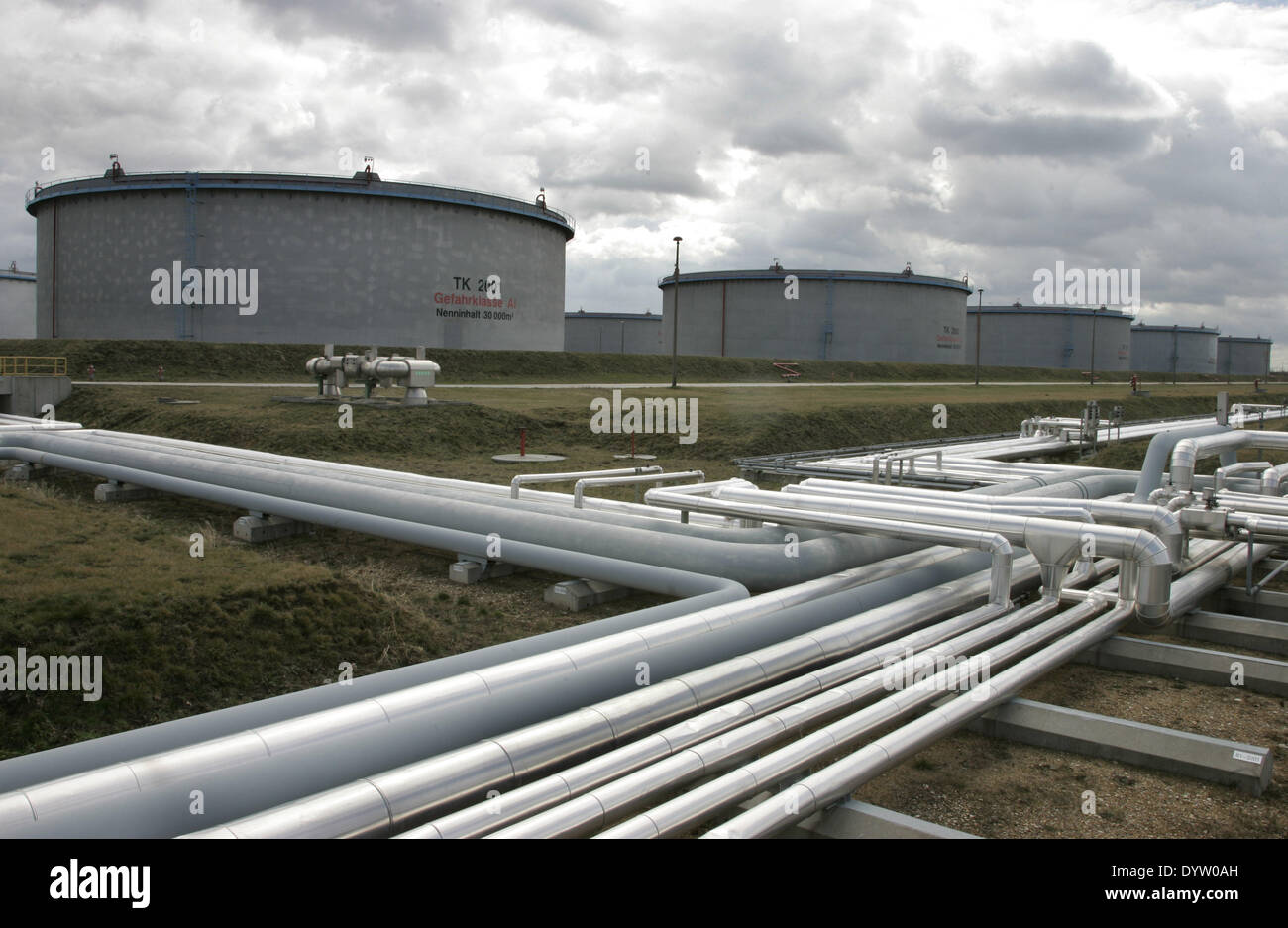 Total refinery germany hi-res stock photography and images - Alamy