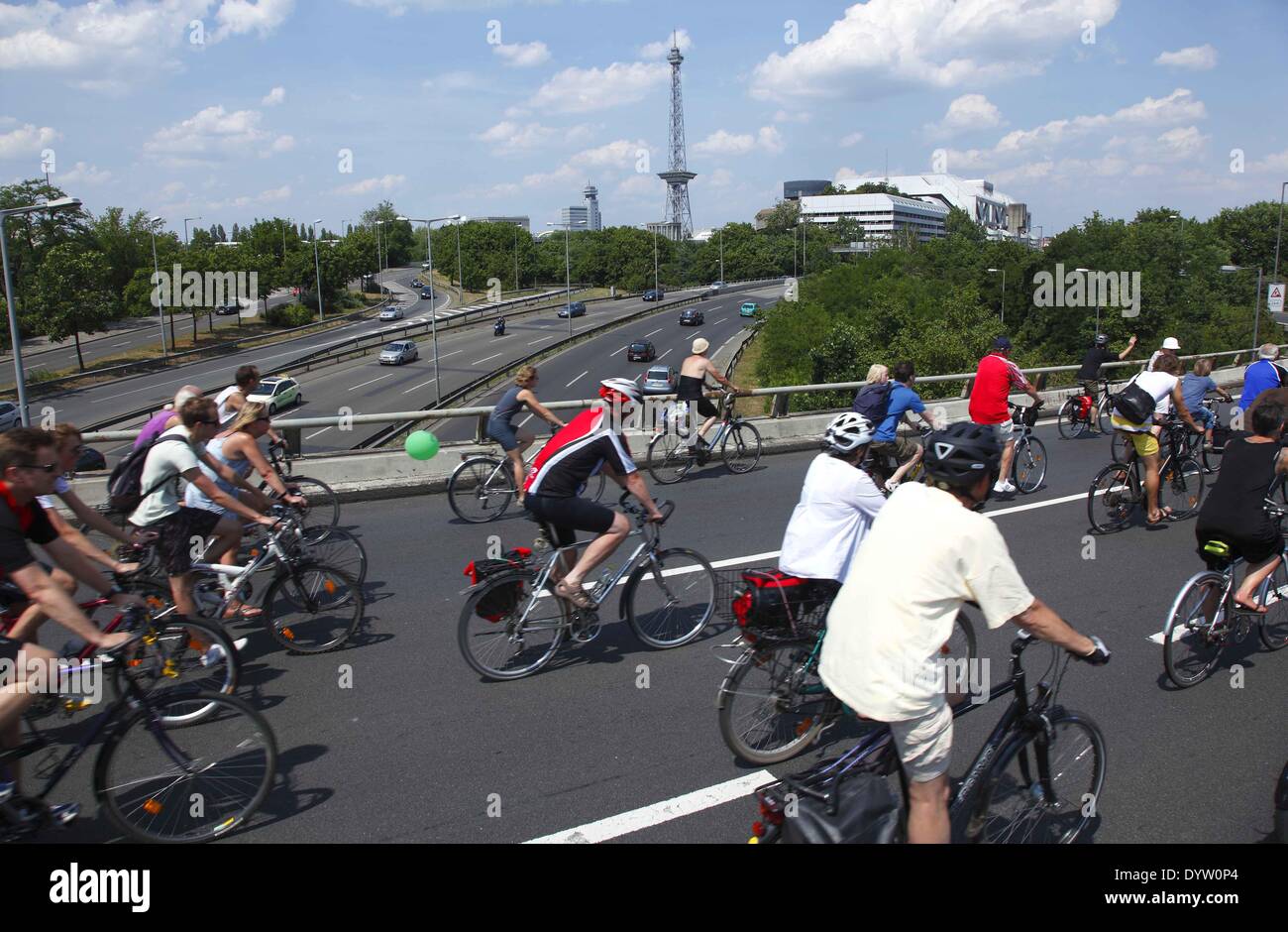 Bicycle junction hi-res stock photography and images - Alamy