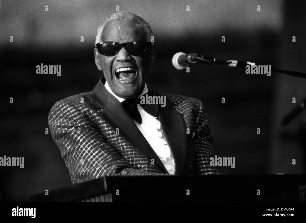 Ray charles in concert hi-res stock photography and images - Alamy