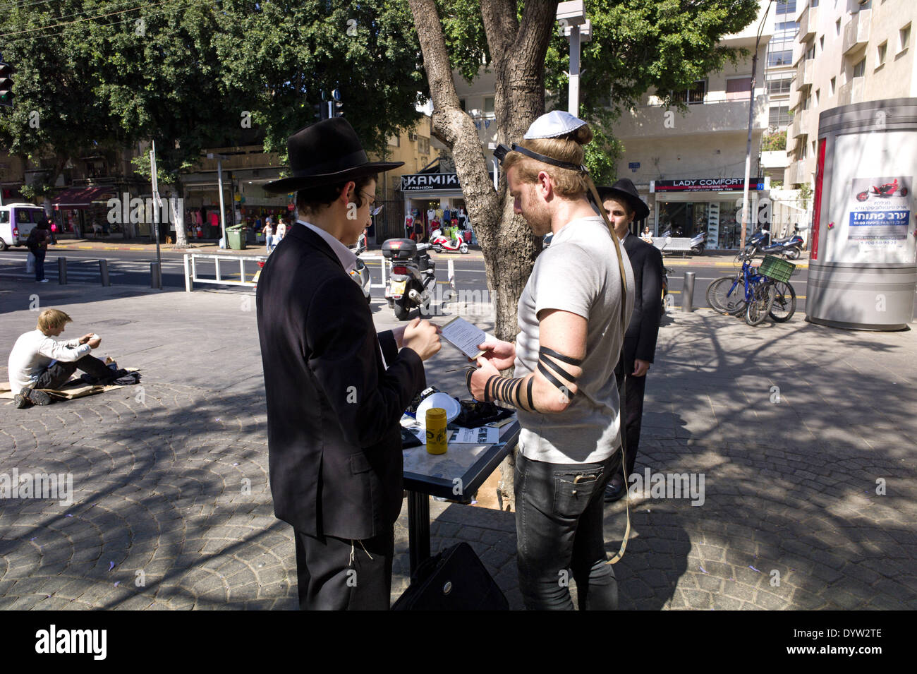 2012 tefillin hi-res stock photography and images - Alamy
