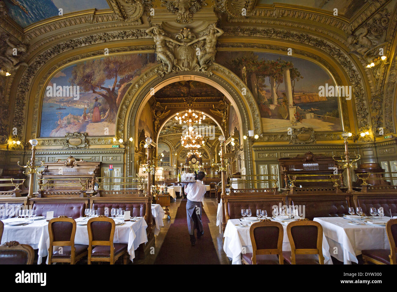 Le train bleu restaurant gare hi-res stock photography and images - Alamy