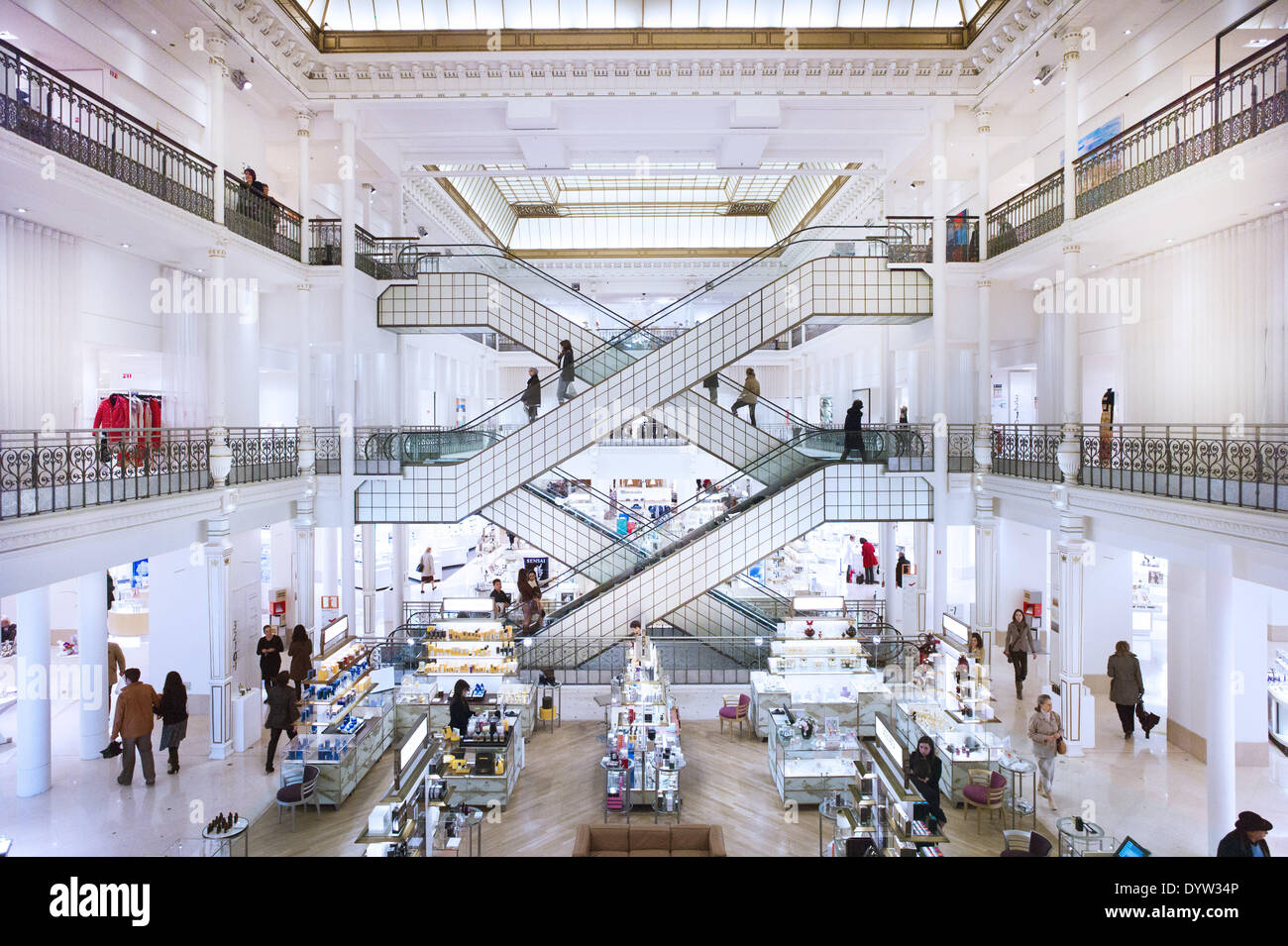 Apple store paris hi-res stock photography and images - Alamy