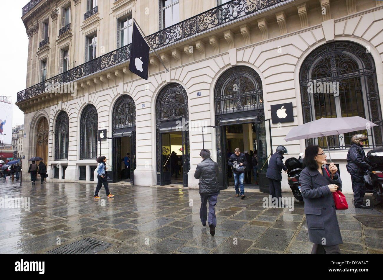 Apple store paris hi-res stock photography and images - Alamy