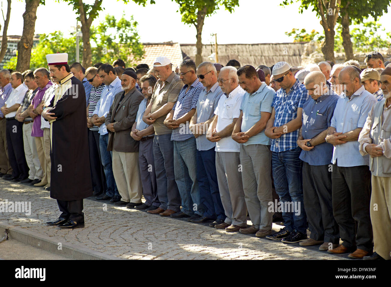 Islam funeral prayer hi-res stock photography and images - Alamy