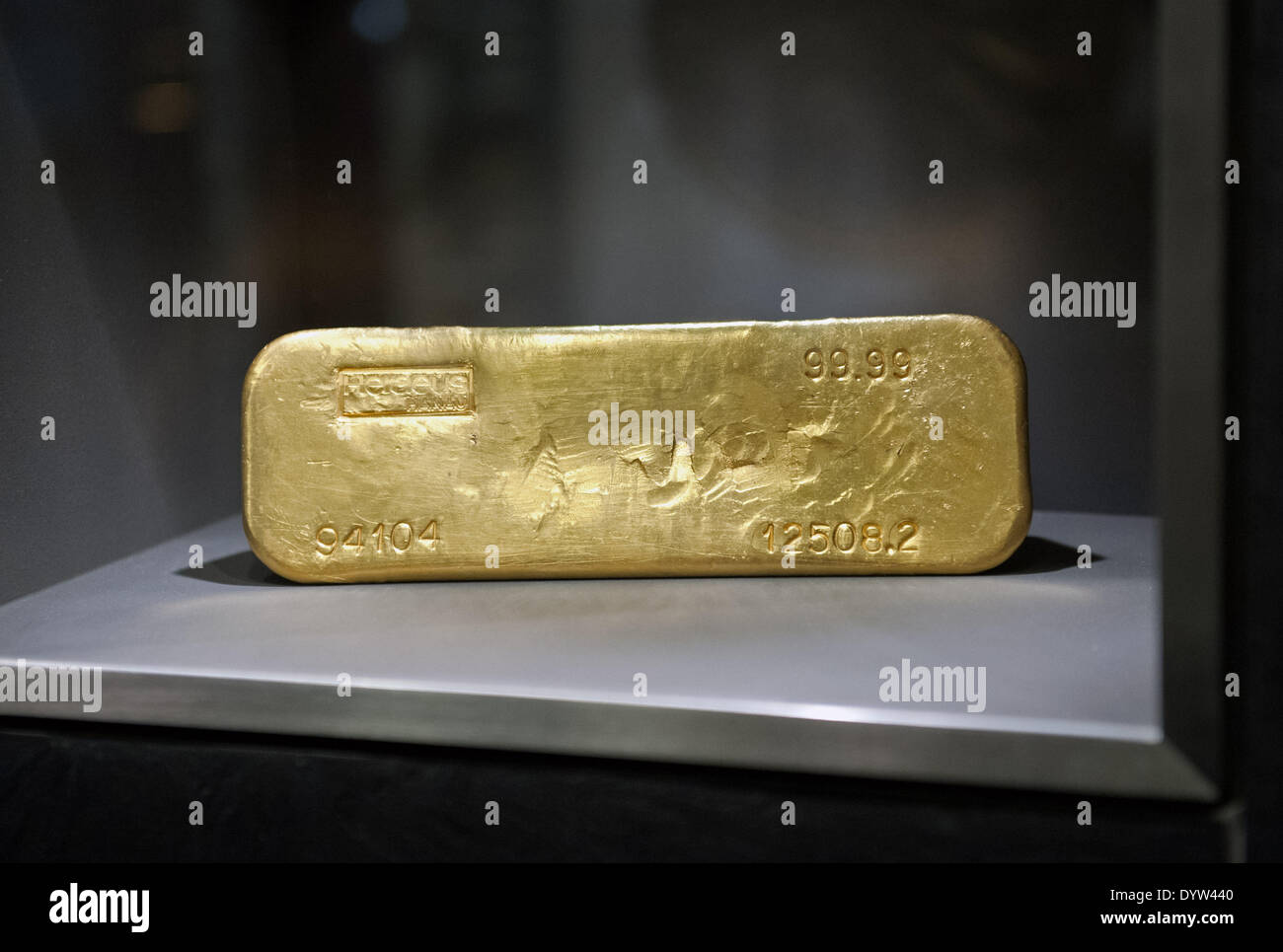12 5 kg gold bar hi-res stock photography and images - Alamy