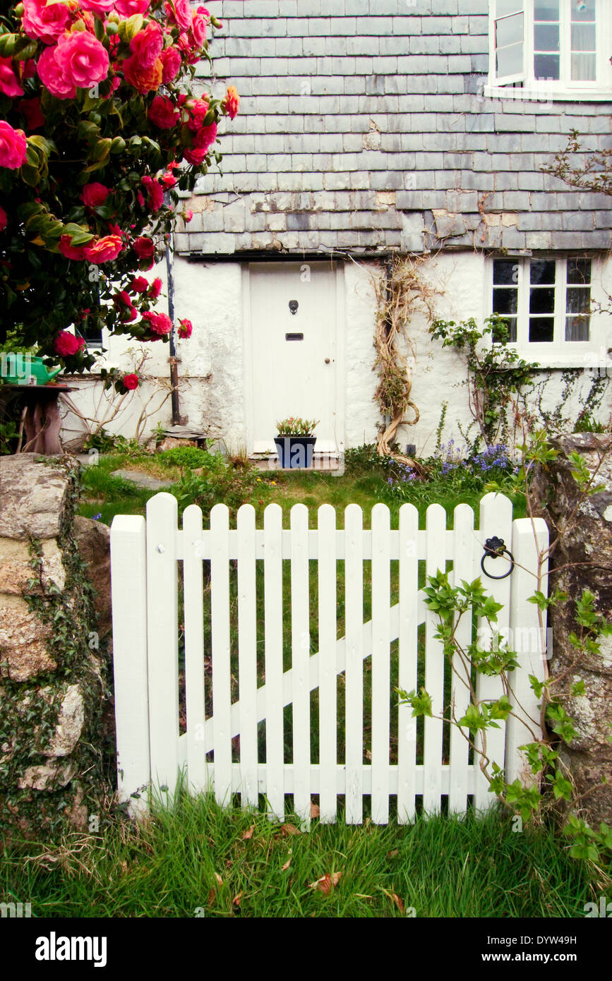 Traditional rural cottage Stock Photo - Alamy