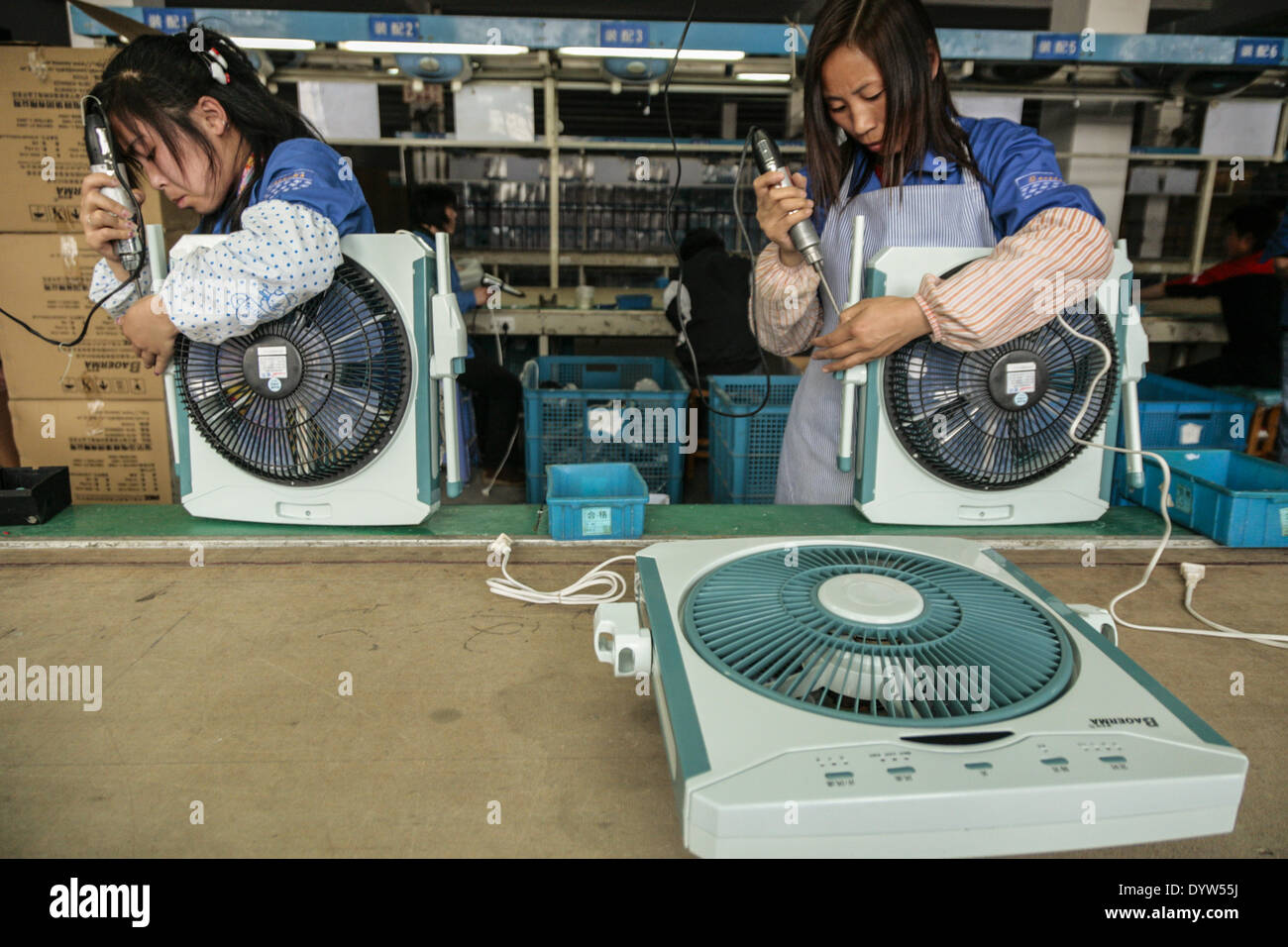 Workers works at a assembly line in Baoerma Electric Appliance Co Stock ...