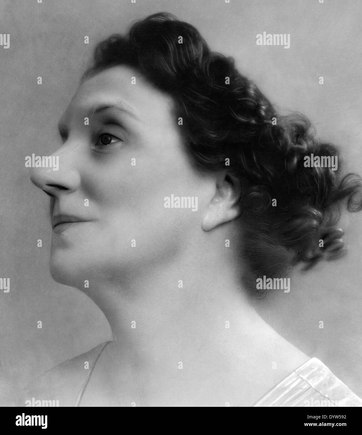 Yvette guilbert hi-res stock photography and images - Alamy