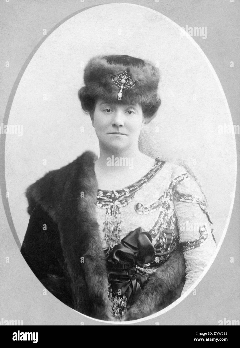 Yvette guilbert Black and White Stock Photos & Images - Alamy
