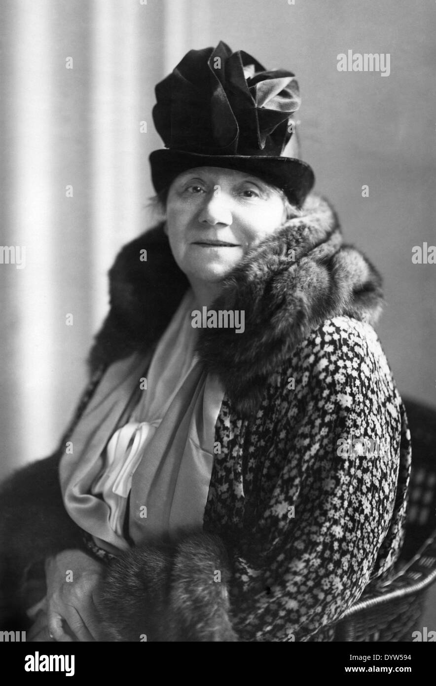 Yvette guilbert hi-res stock photography and images - Alamy