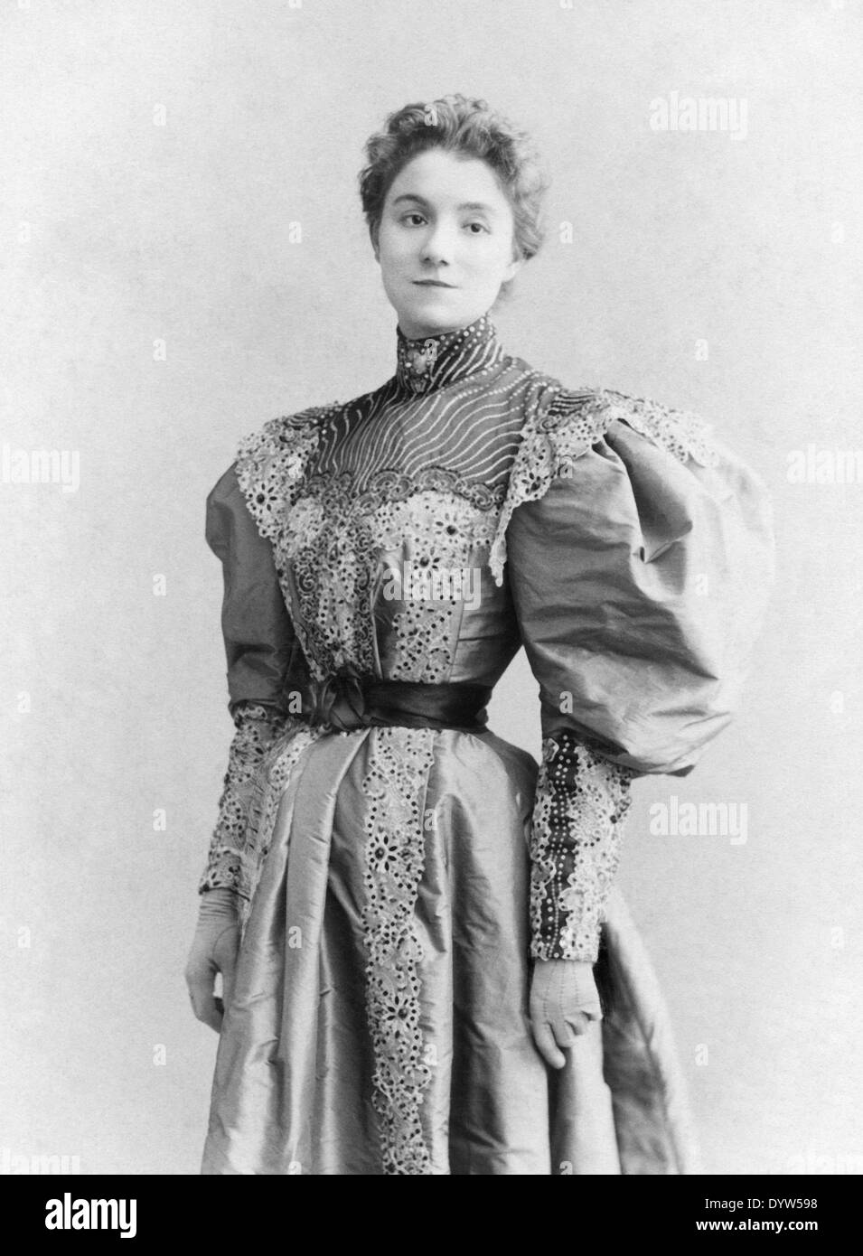 Yvette guilbert hi-res stock photography and images - Alamy