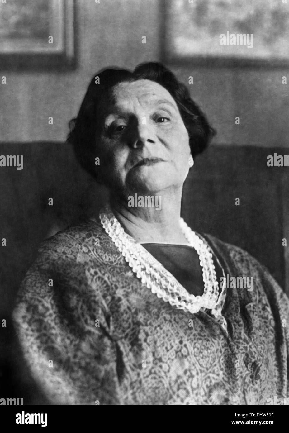 The singer yvette guilbert hi-res stock photography and images - Alamy