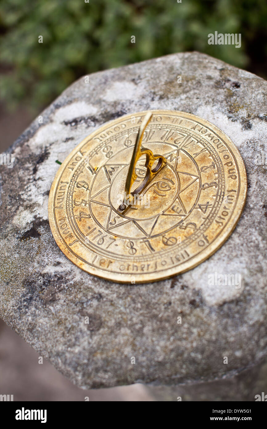 Sundial gnomon clock hi-res stock photography and images - Alamy