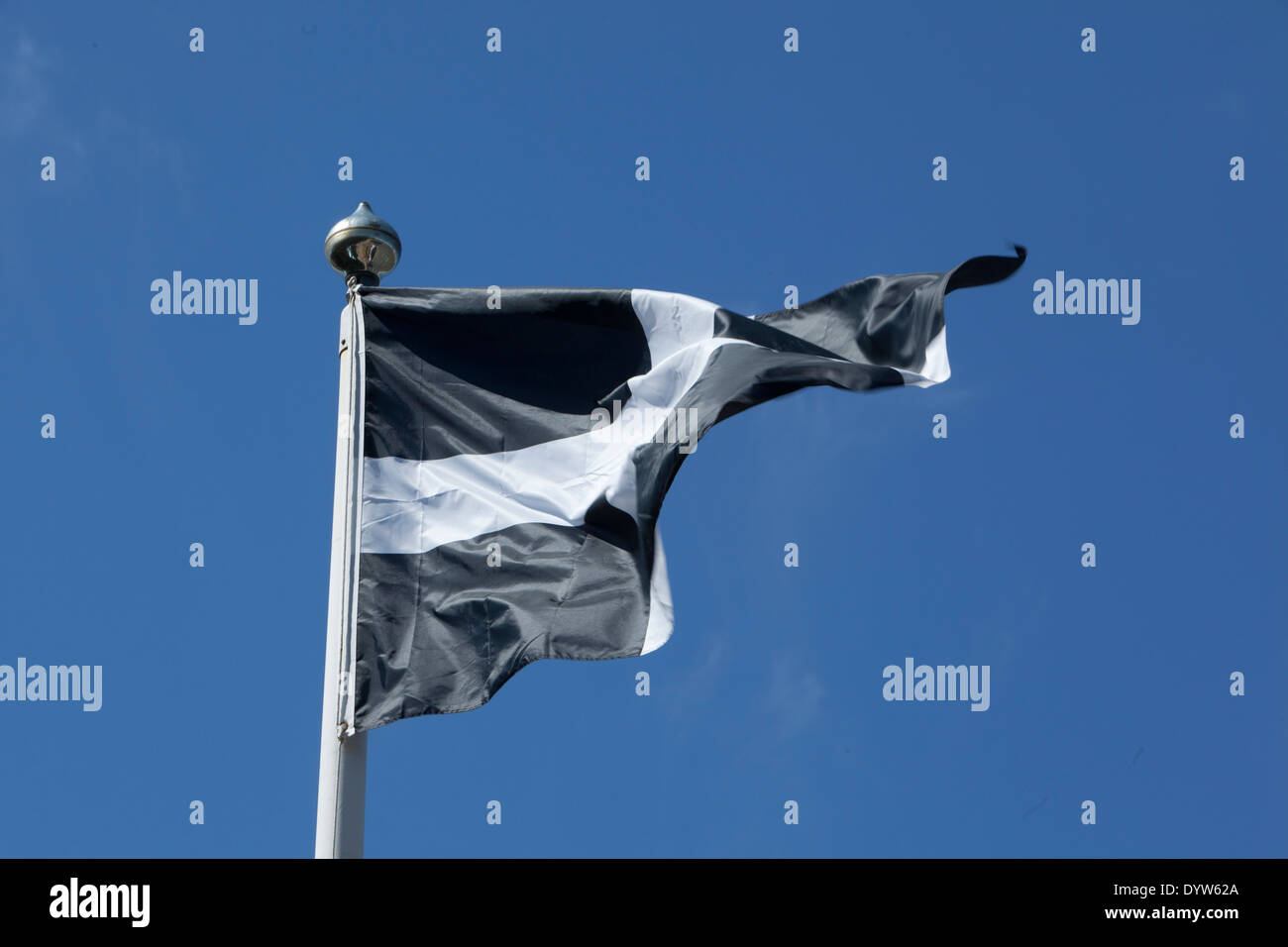 The flag of Cornwall flying in Lerryn Stock Photo - Alamy