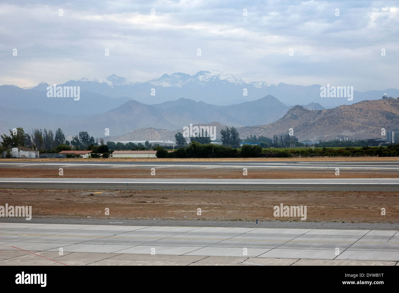 Mountain airport runway hi-res stock photography and images - Alamy