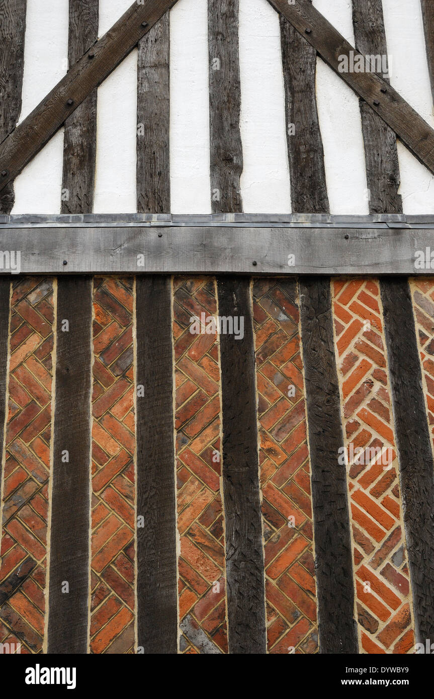 Tudor timbers hi-res stock photography and images - Alamy