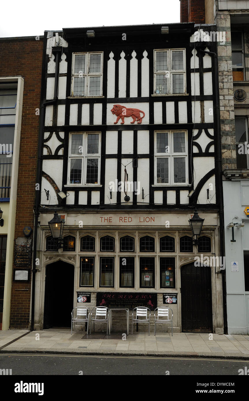 The Red Lion Pub in Southampton, UK Stock Photo - Alamy