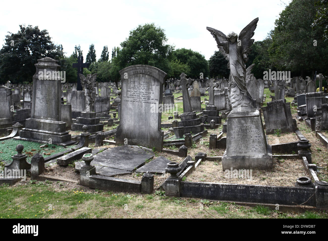 Tottenham cemetery hi-res stock photography and images - Alamy