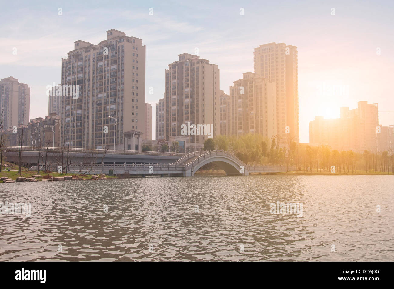 Cityscape with water hi-res stock photography and images - Alamy