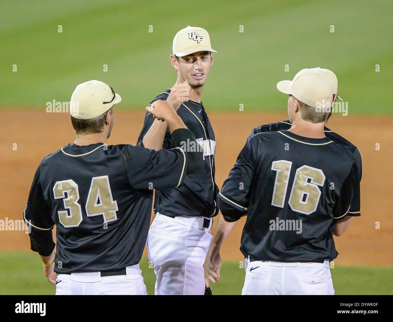 April 25, 2014 - Orlando, FL, U.S: UCF pitcher Eric Skoglund (25) gets ...