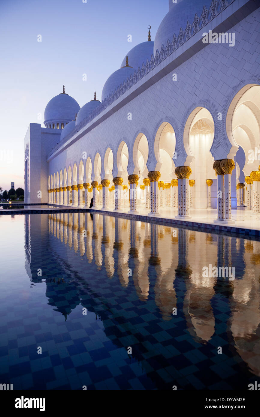 The Sheikh Zayed bin Sultan Grand Mosque is the largest mosque in the ...