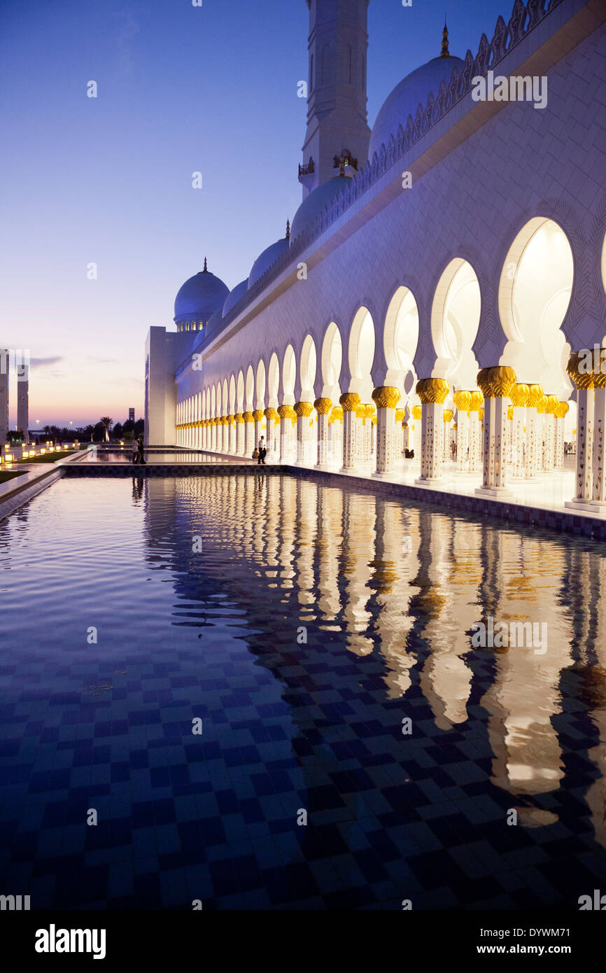 The Sheikh Zayed bin Sultan Grand Mosque is the largest mosque in the ...