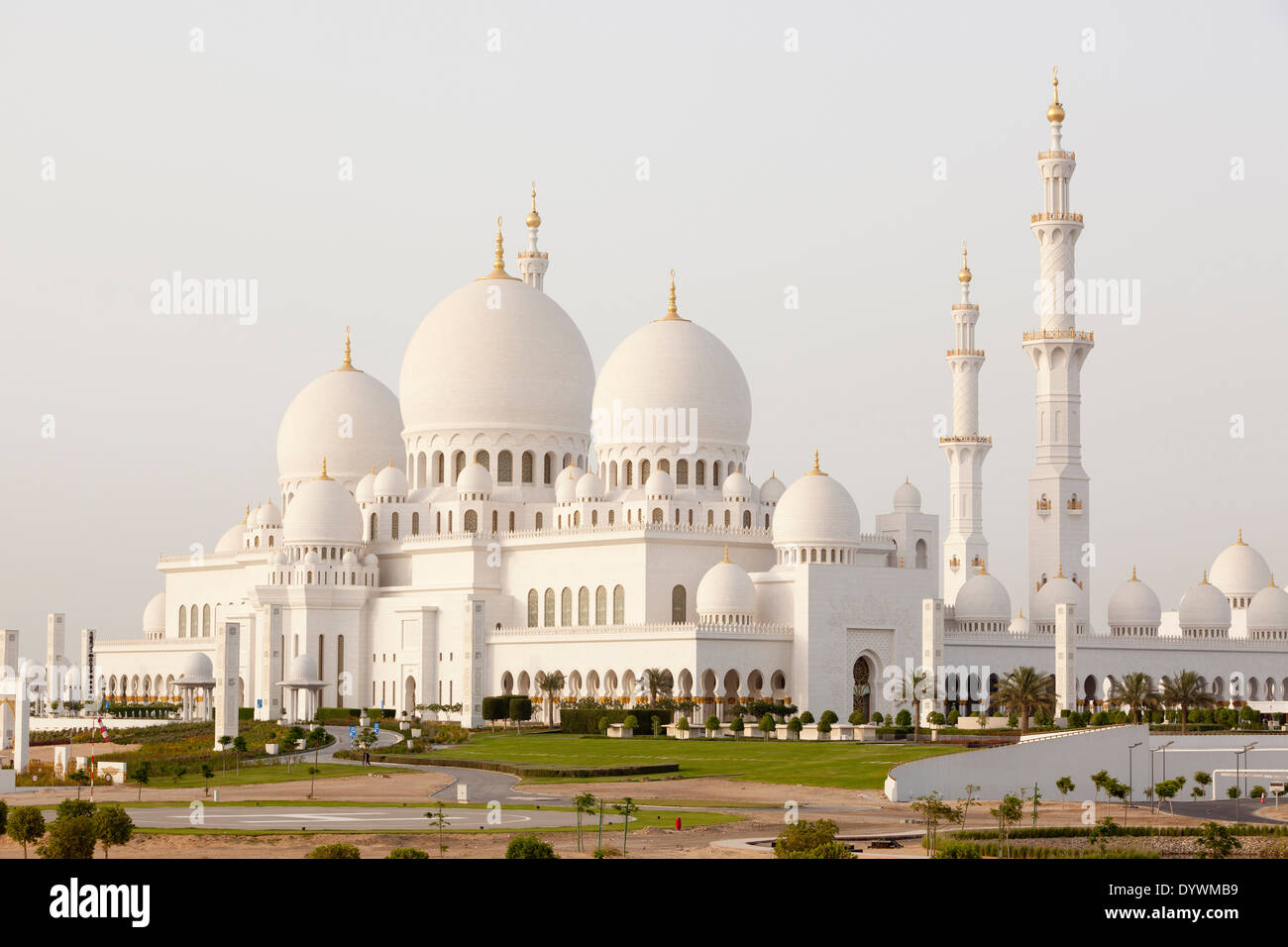 The Sheikh Zayed Grand Mosque in Abu Dhabi is the third largest mosque ...