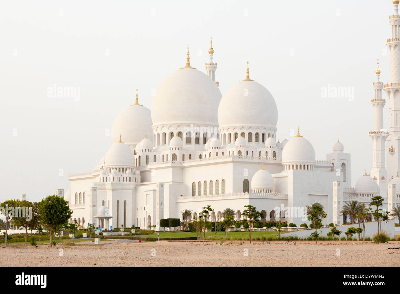 The Sheikh Zayed Grand Mosque in Abu Dhabi is the third largest mosque ...