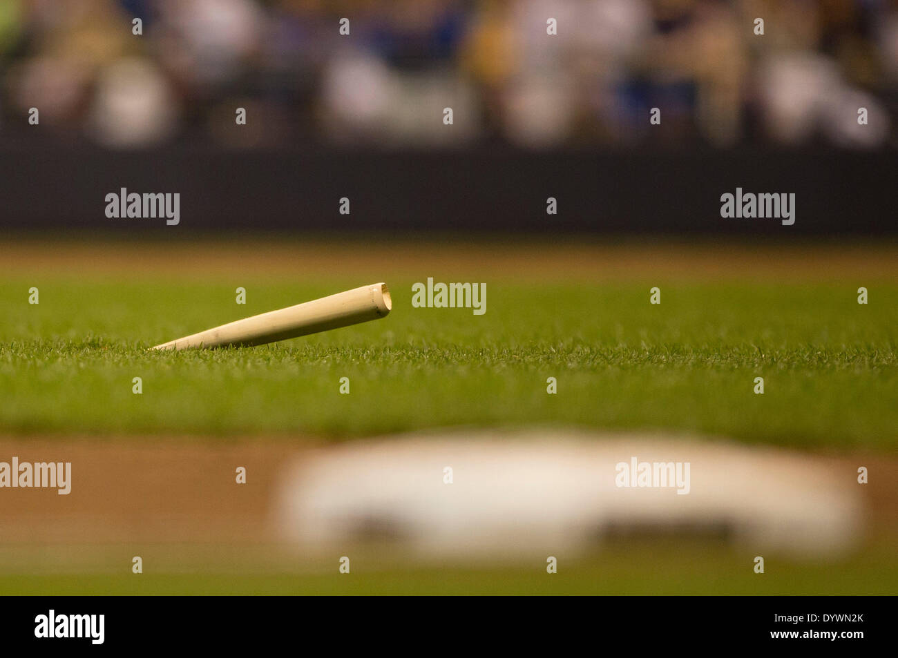 Broken bat baseball hi-res stock photography and images - Alamy