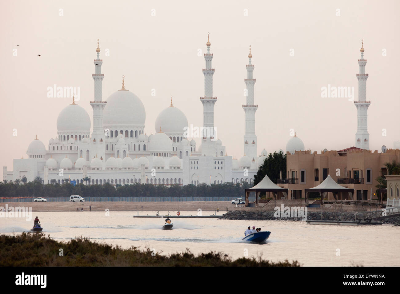 The Sheikh Zayed Grand Mosque in Abu Dhabi is the third largest mosque ...