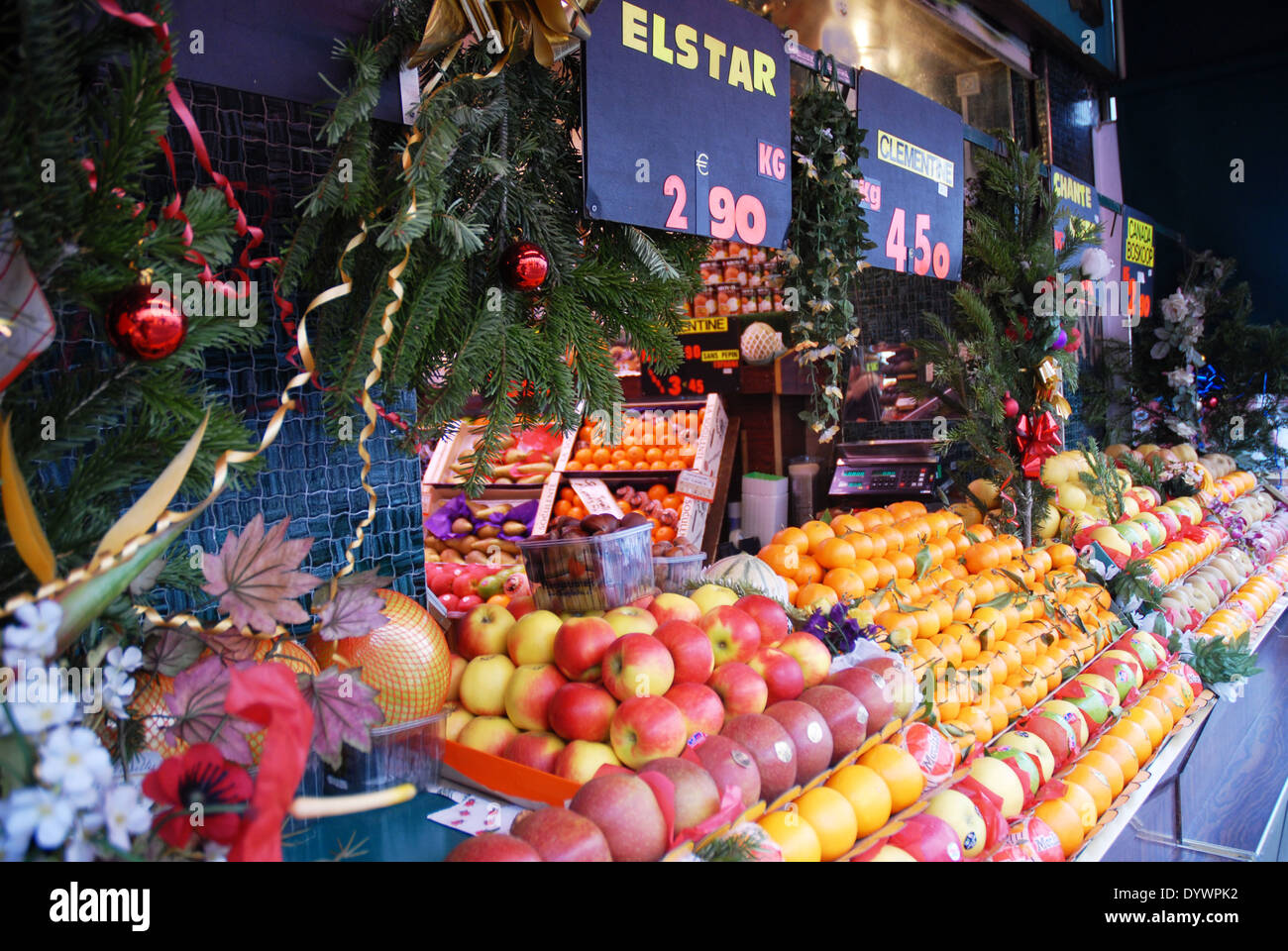 Fruit and Vegetable Shop, Paris, France Stock Photo - Alamy