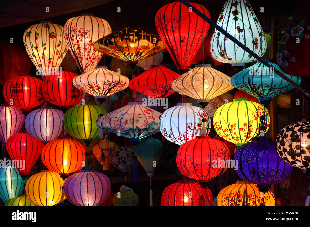 Chinese lanterns hi-res stock photography and images - Alamy