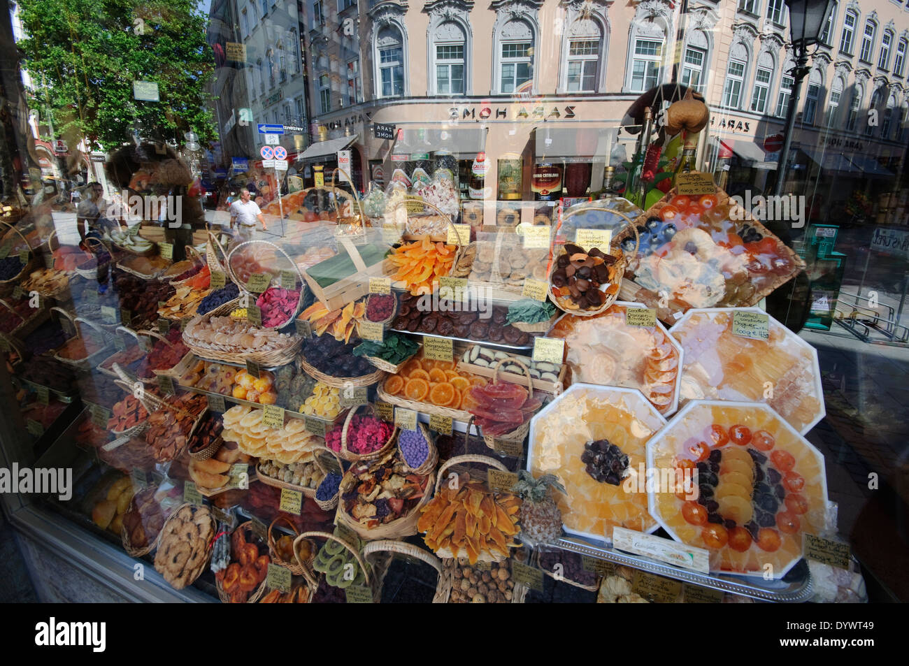 Dry fruits shop hi-res stock photography and images - Alamy