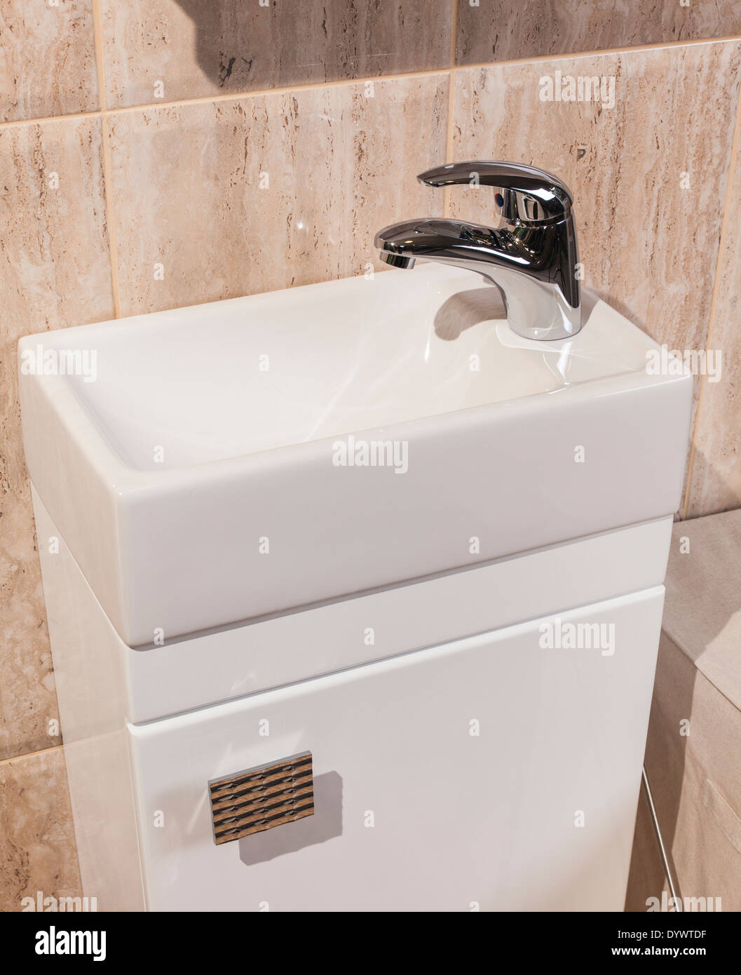 Faucet horizontal hi-res stock photography and images - Alamy