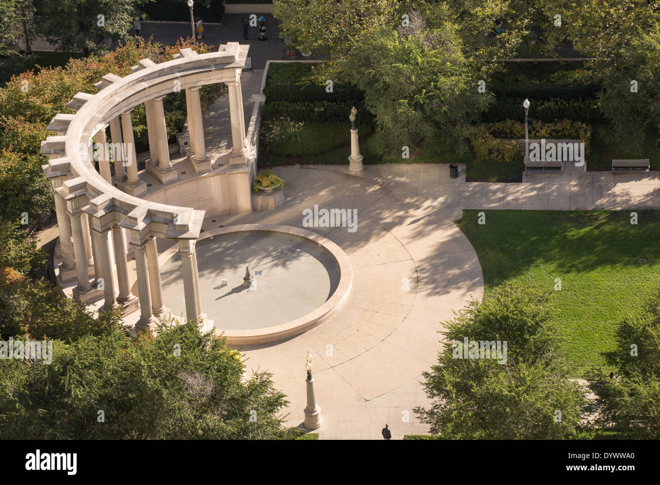 Millennium monument in wrigley square hi-res stock photography and ...