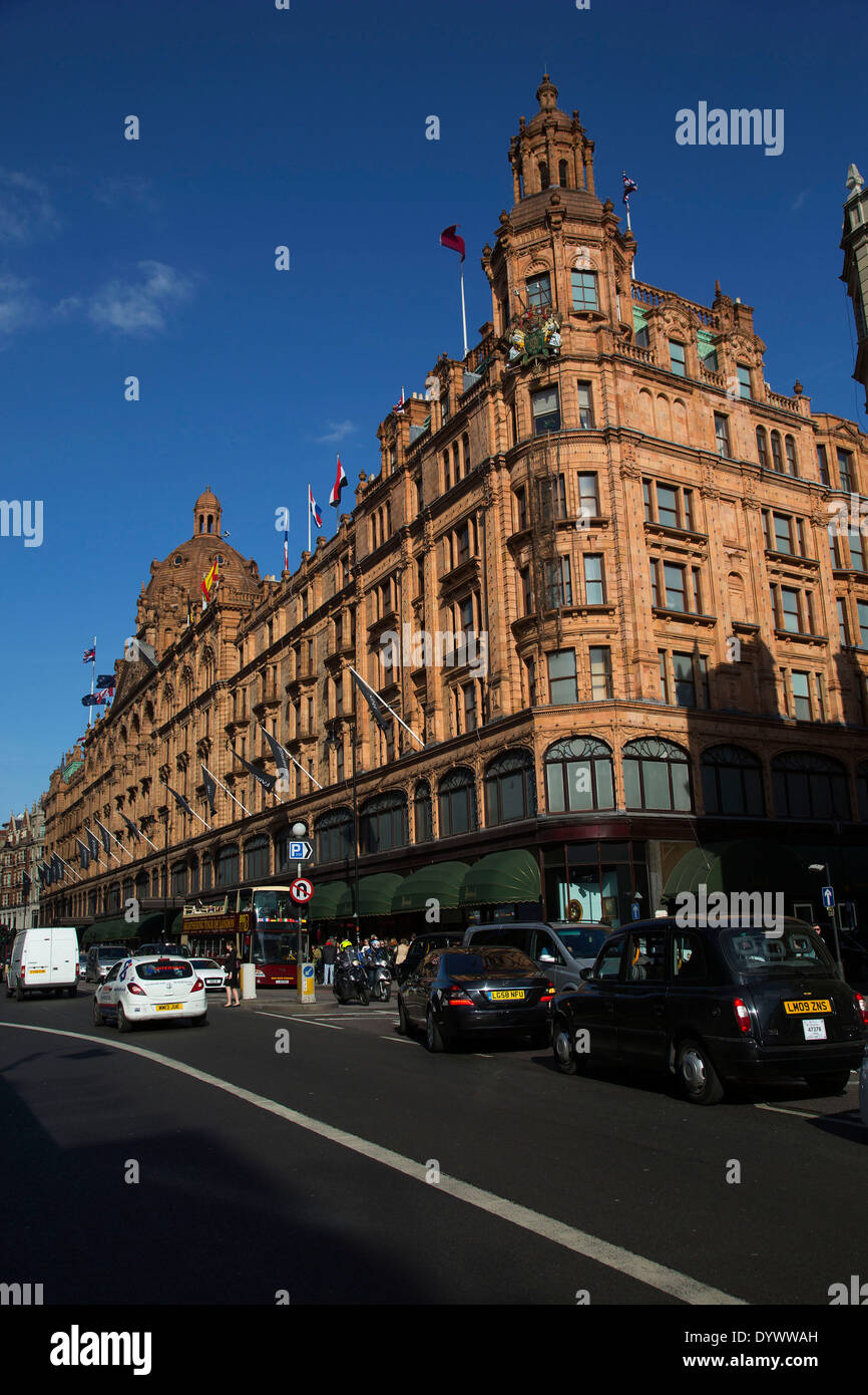 At harrods department store in west london hi-res stock photography and ...
