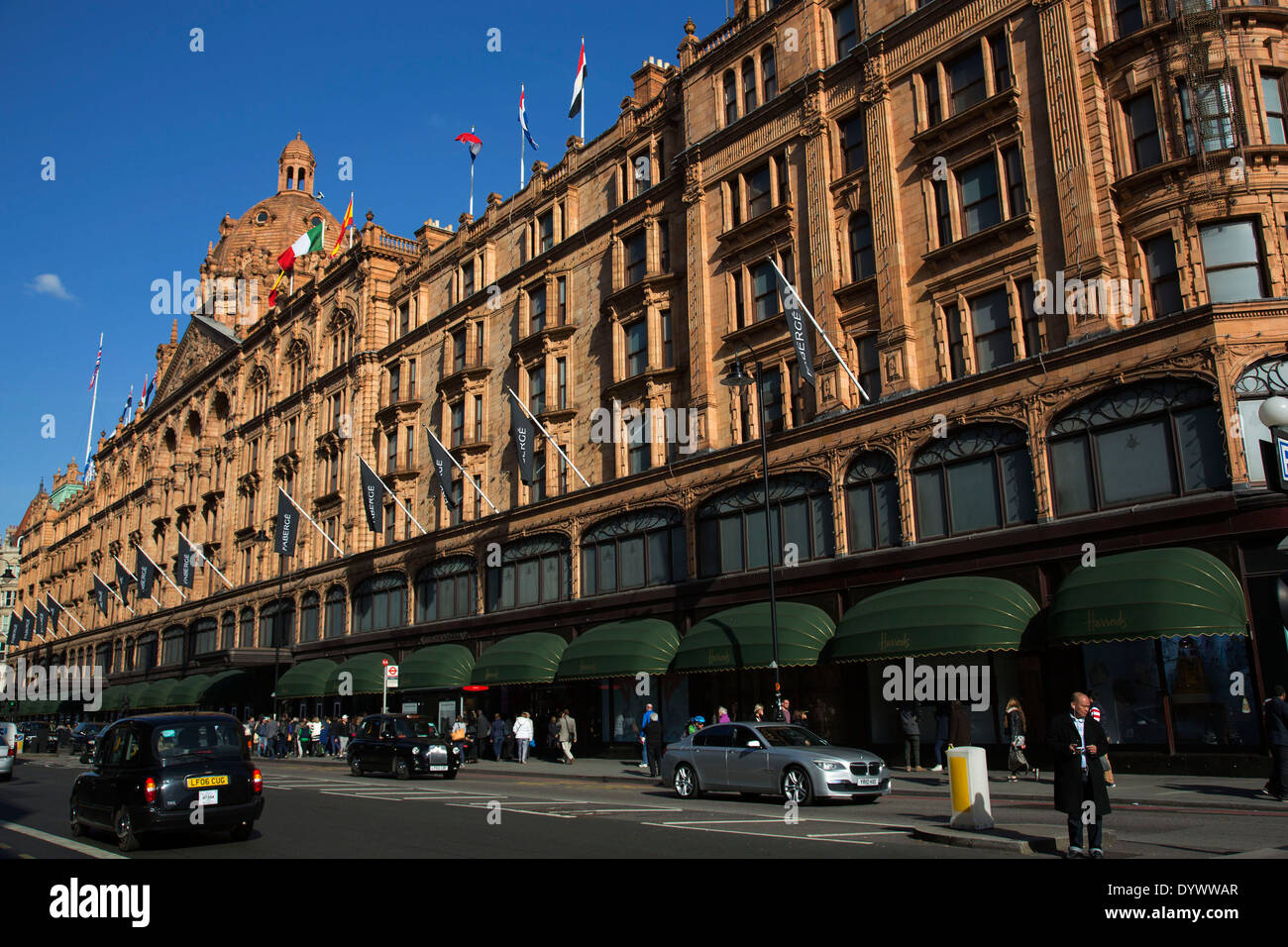 Harrods Exterior Stock Photos & Harrods Exterior Stock Images - Alamy