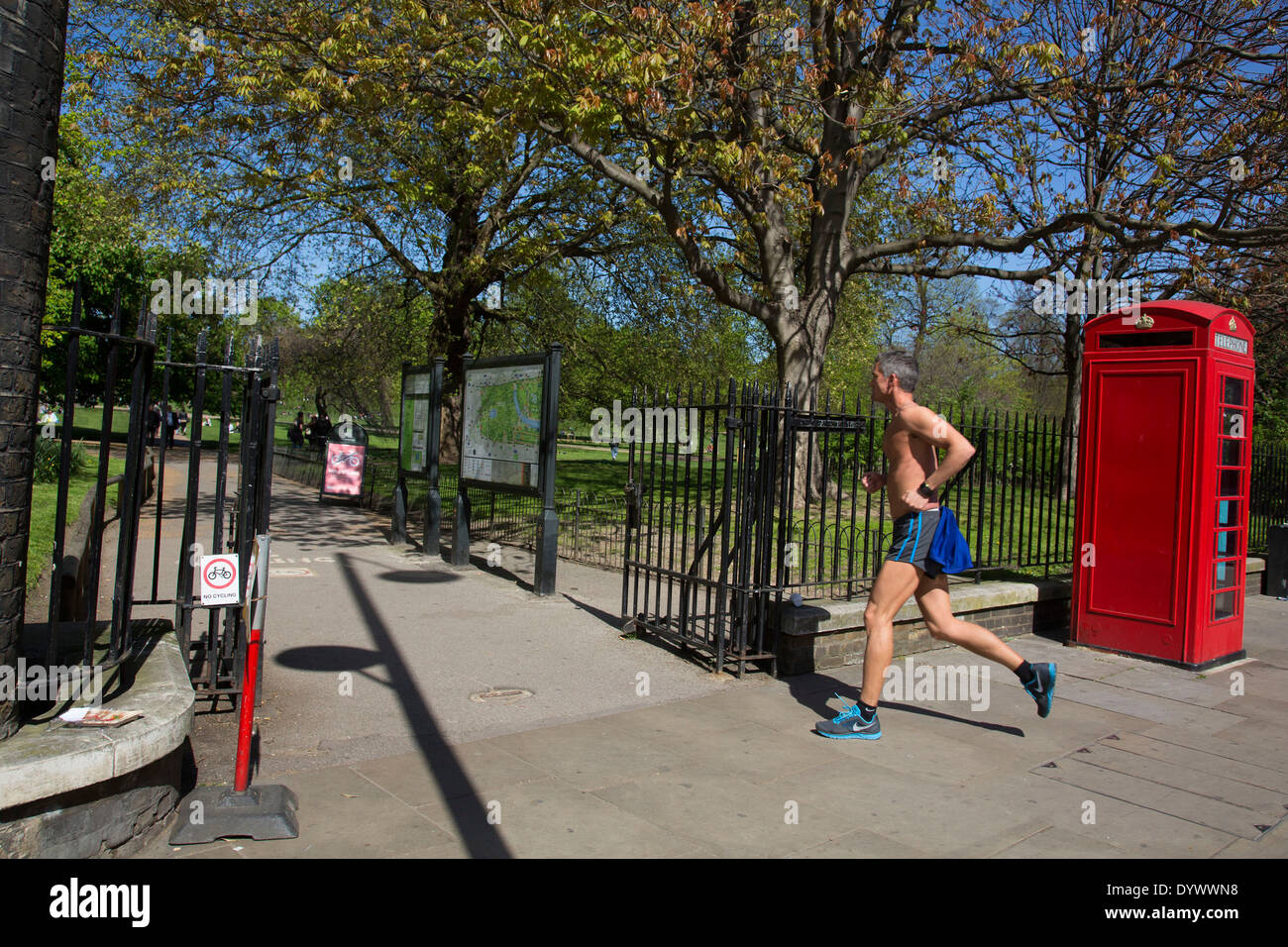 Man running london hi-res stock photography and images - Alamy