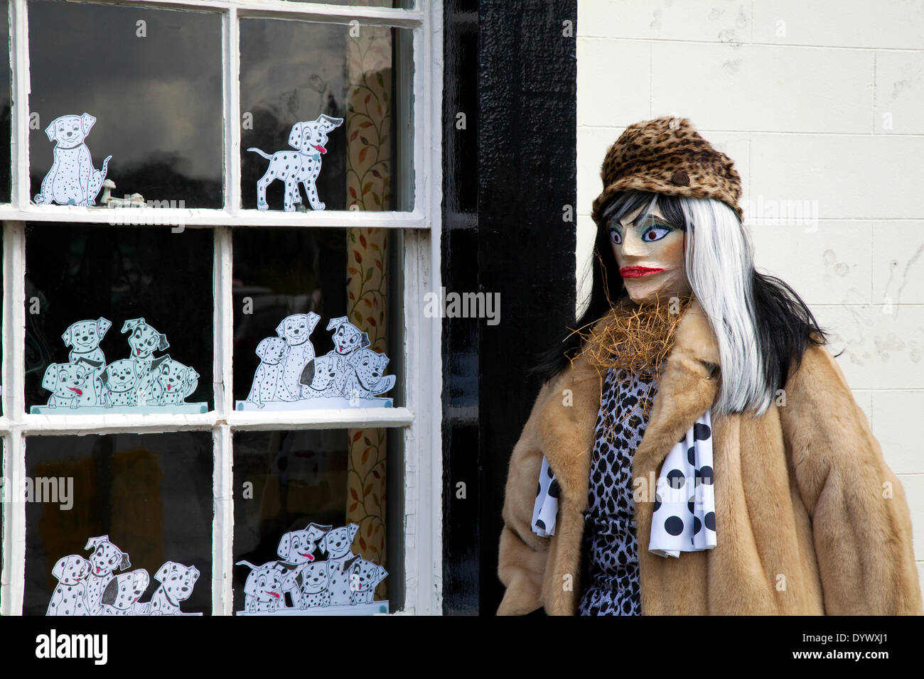 Cruella de vil characters in hi-res stock photography and images - Alamy