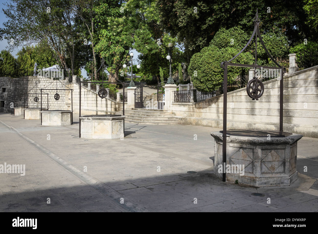 Five wells hi-res stock photography and images - Alamy