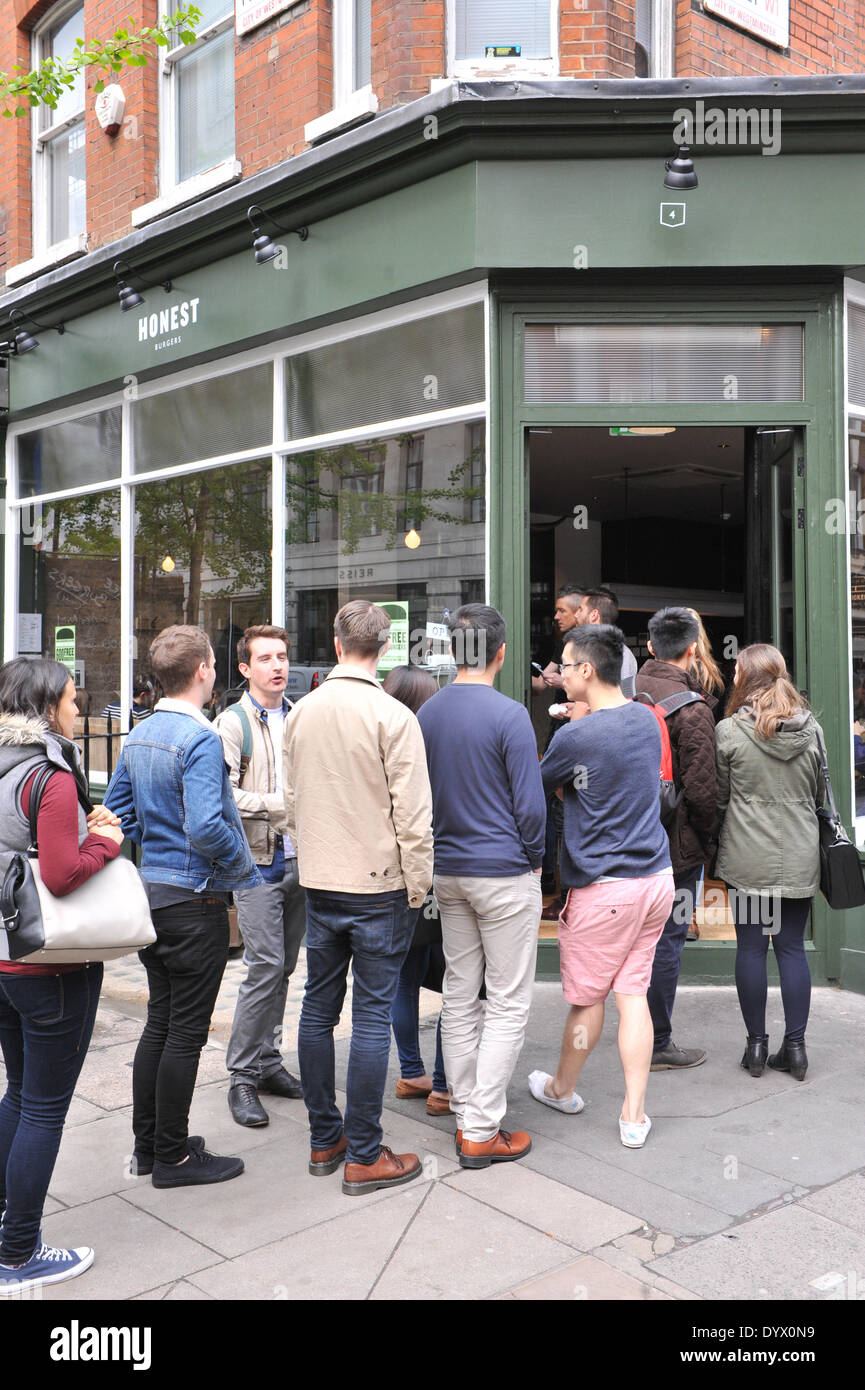 Queue free hi-res stock photography and images - Alamy