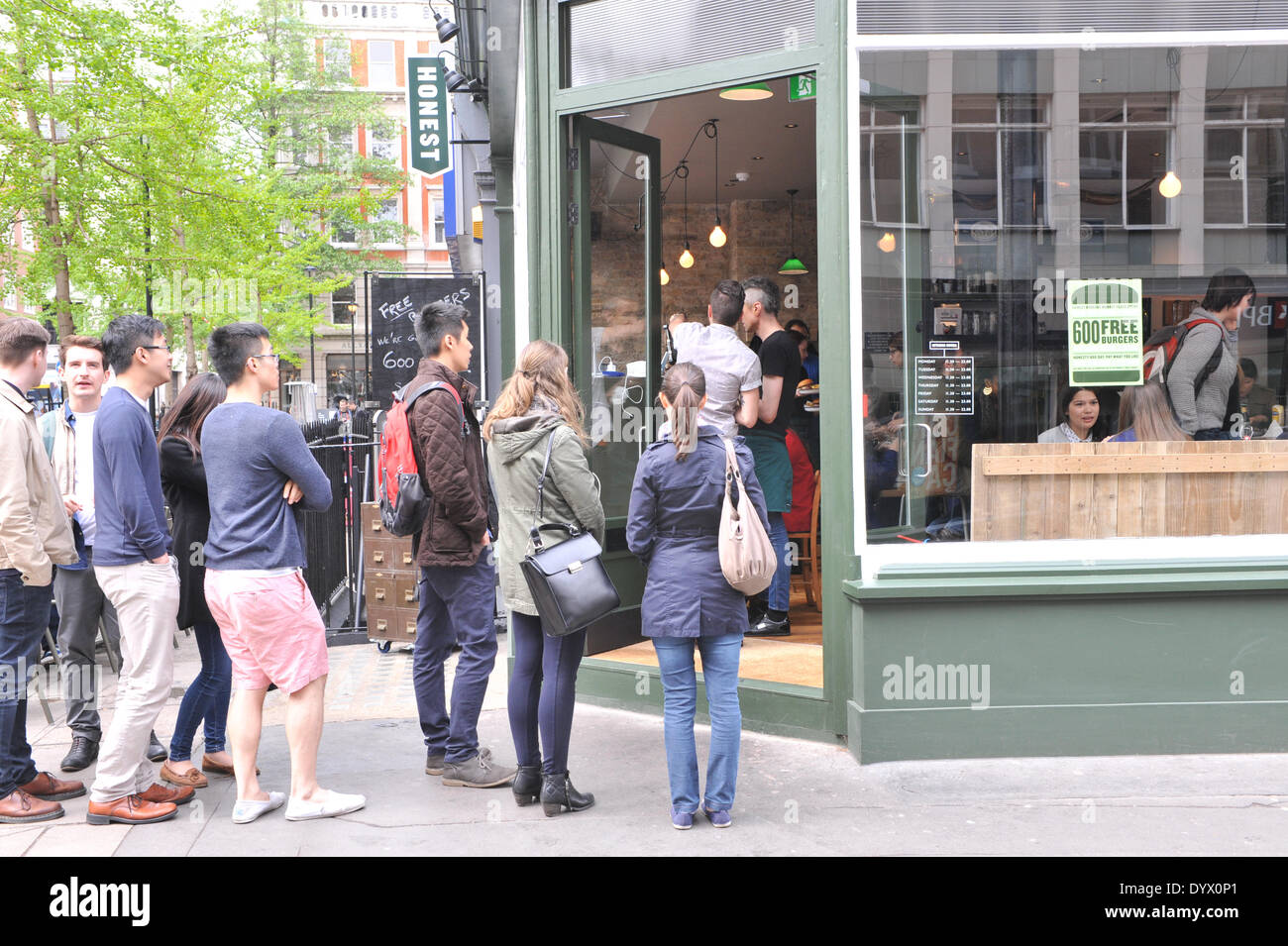 Restaurant queue london hi-res stock photography and images - Alamy