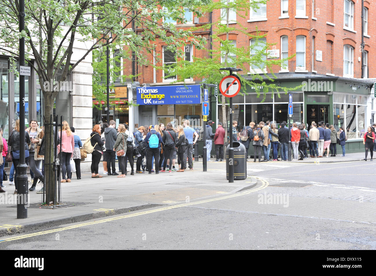 Queue free hi-res stock photography and images - Alamy