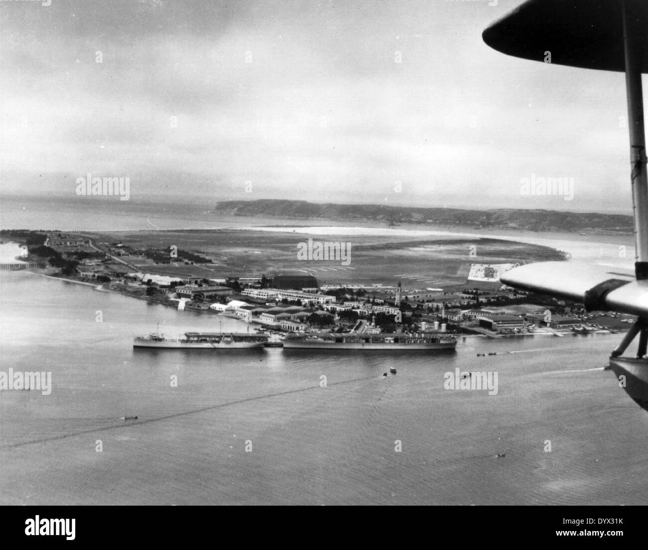 Navy ships from u s Black and White Stock Photos & Images - Alamy