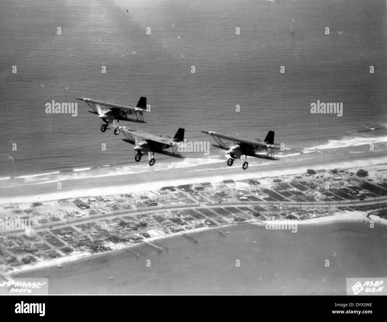 The Curtiss F6C-1 was a biplane fighter used by the U.S. Navy in the ...